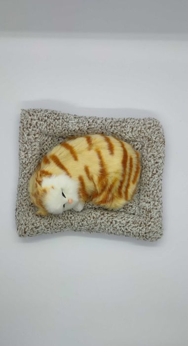 Идеальный подарок. Мягкая игрушка, котёнок на подушке