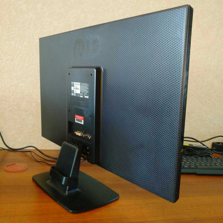 Тонкие LG 24 дюйма FullHD в количестве в отличном состоянии (VGA, DVI)