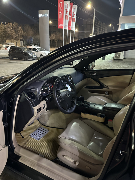 Lexus is300 в идеале, черная матовая