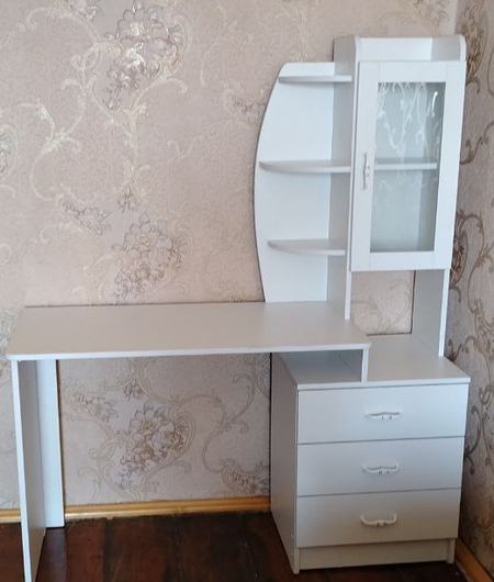 Из МДФ новый стол письменный,компьютерный,парта.