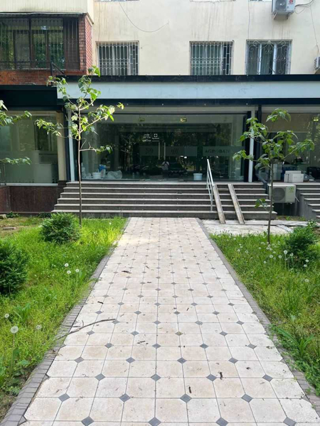 Срочно сдается офисное помещение 100 м² в Юнусабаде (J2428)