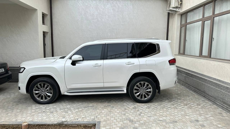Toyota Land Cruiser 300