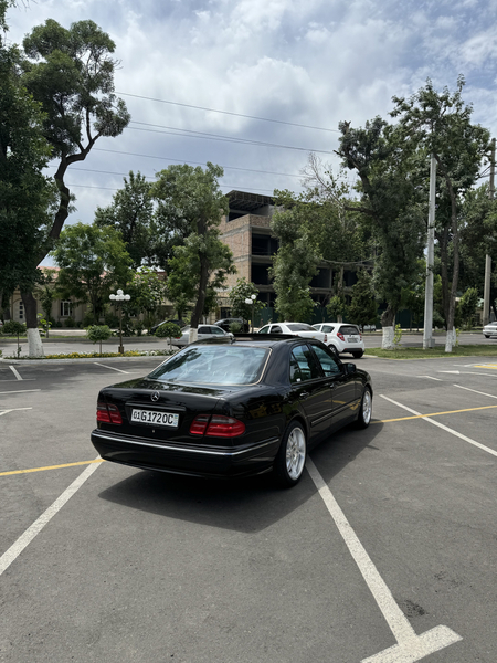 w 210 Mercedes Bens