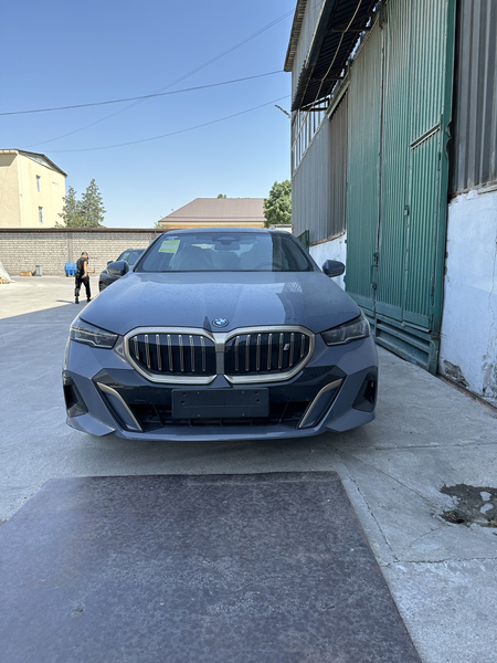 Продаю bmw i5  e drive 35long
