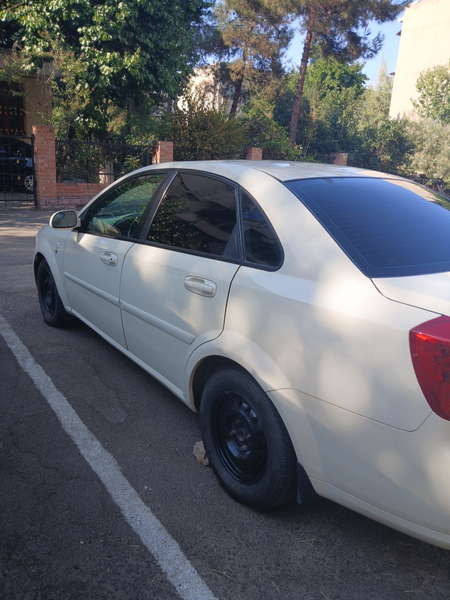Срочно продаётся Lacetti 1.8