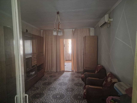 Продаю квартиру 3 комнатную на 1 этаже угловой