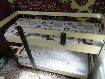 Кровать двухярусная с матрасами, ламинат, в хорошем состоянии, 75х195