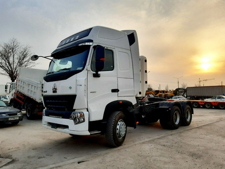 HOWO A7 CNG тягач