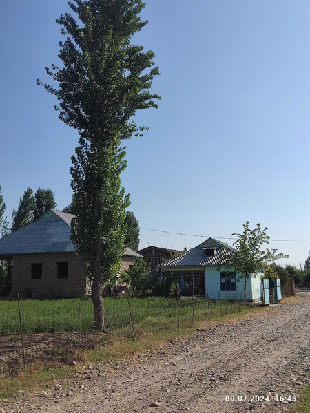2-ховли, 7-хонали, 75-соток, 1,4 гектар-огороди ҳам бор