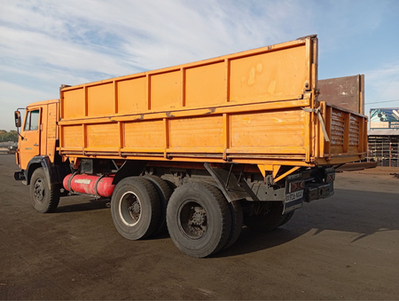 KAMAZ SELXOZ srochno sotiladi