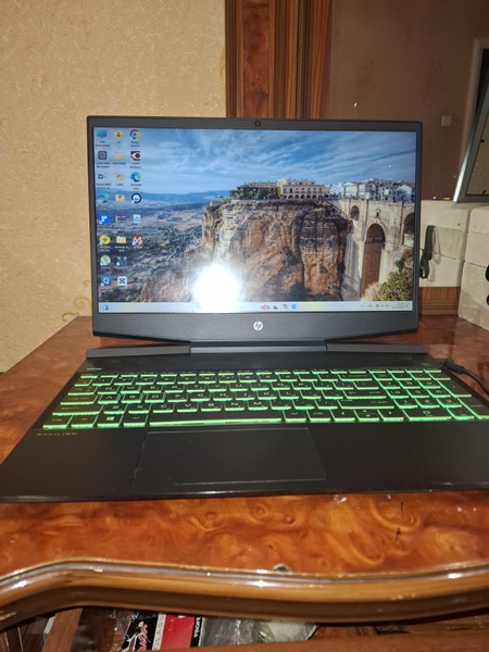 Notebook 2023 hp sotiladi 8gb  ноутбук продаётся  нр 2023 8гб
