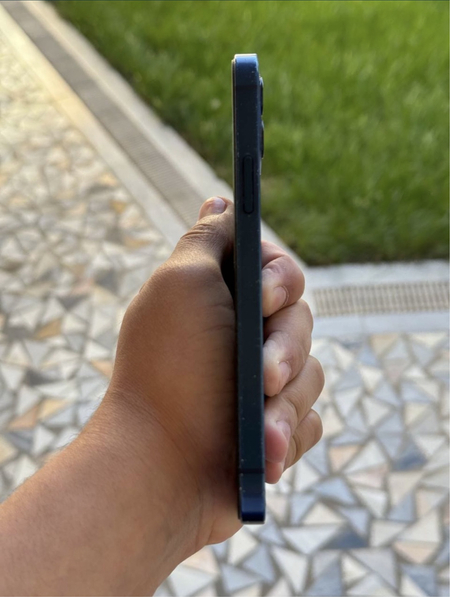 iPhone 12 с гарантией
