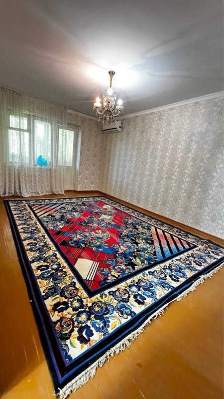 Чиланзар-1.  3комн//4этаж // 5 этажка. Кирпич. Ул. Мукимий