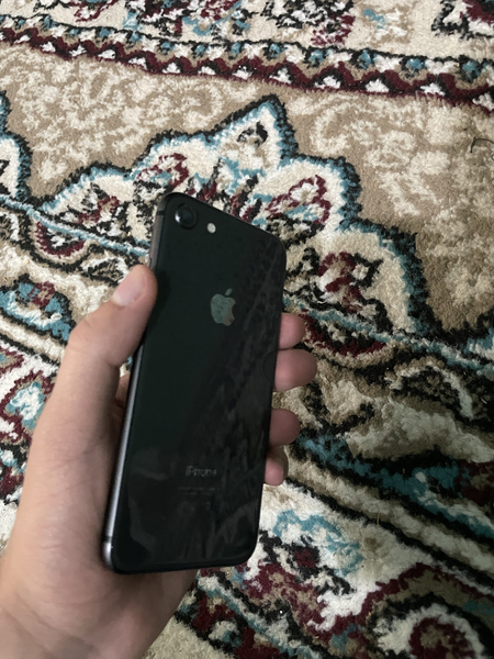 iPhone 8 ideal holatda karobka dokument sotiladi muammosi radnoy ekran