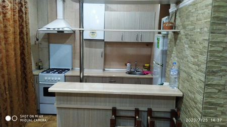 Чиланзар 9 квартал 1/1/4 балкон 2х6. 44 Квадратов цена: 52000$