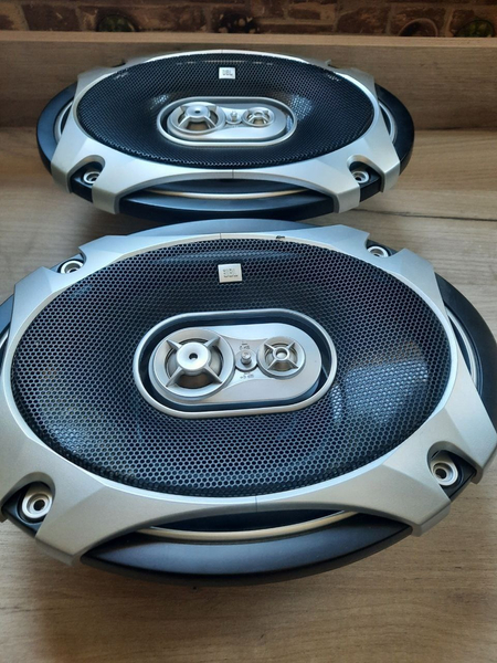 Продаю колонки JBL.