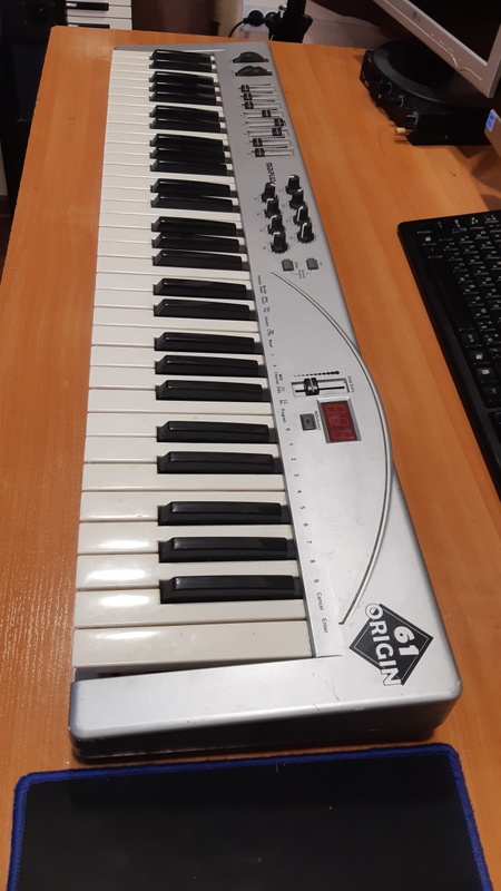 Studiya uchun jihozlar sotiladi