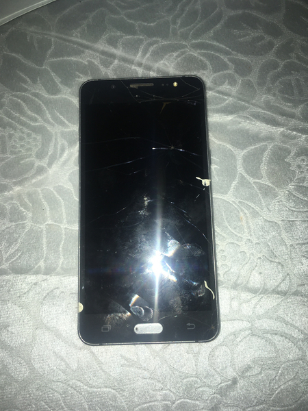 samsung j5 2016 sotiladi srochniy aybi bor!!!
