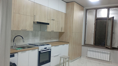 Sergili suputnik 7 da yangi qurulgan 3 qavat 2 xonali uy sotiladi