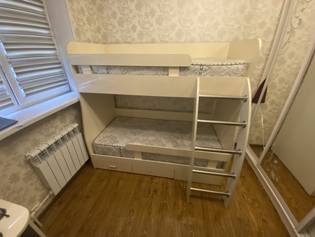 Кровать и письменный стол
