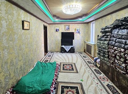 Срочно продаётся квартира в Шайхантахуре 2/2/9 (J2728 )