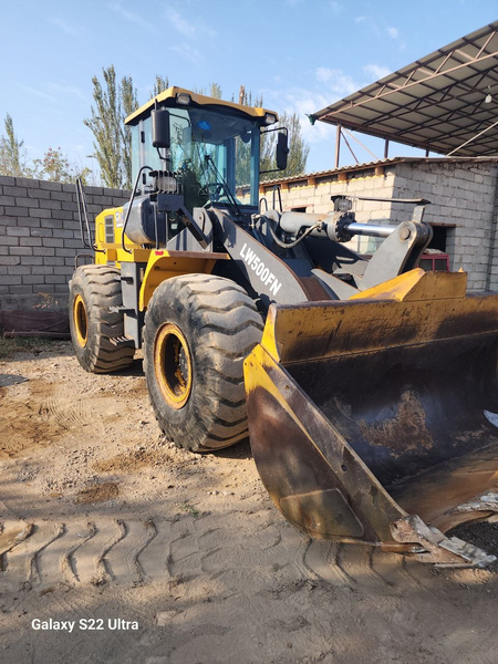 Погрузчик сотилади XMJ LW 500 FN