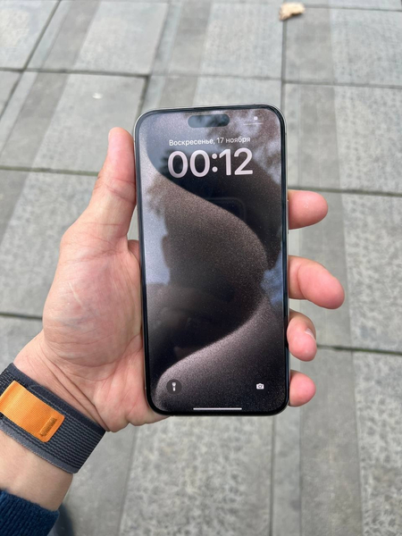 iPhone 15 pro max titan