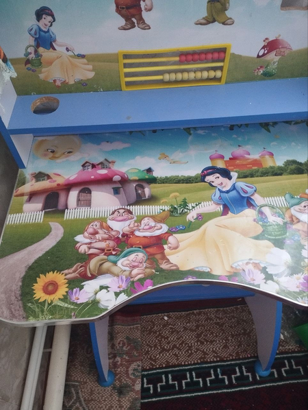 Окыушылар ушын парталар