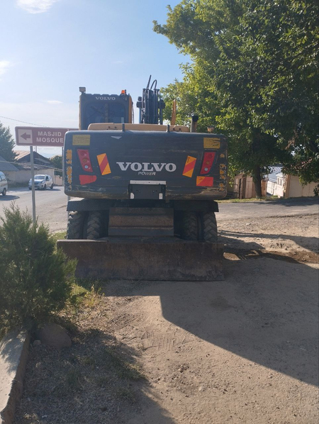 Volvo 145 ajoyib xolatda