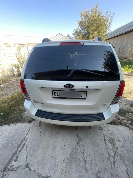 Kia carnival sotiladi