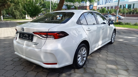 Toyota Corolla Гибрид в Наличии 2023 год