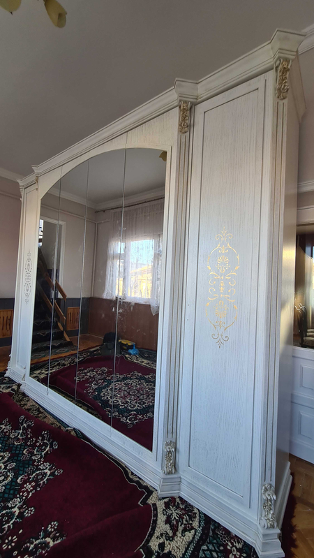 Продам большой гардеробный шкаф для спальной 100% дерево