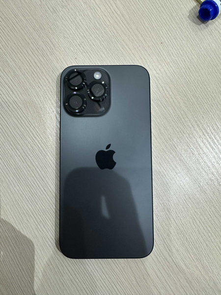 IPhone 15 Pro Max 256 GB LLA qiz bola tutgan