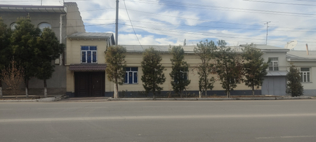 Уй сотилади йулни юзида бизнес учун зор жой срочно сотилади!!!