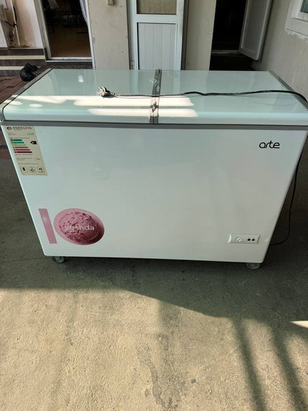 Morozilka Artel 330L