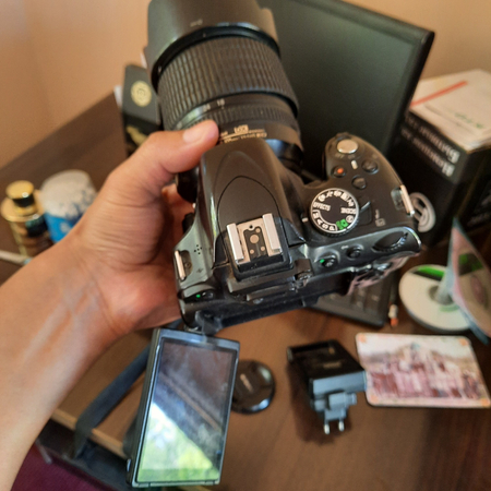 Nikon D 5 100 sotiladi