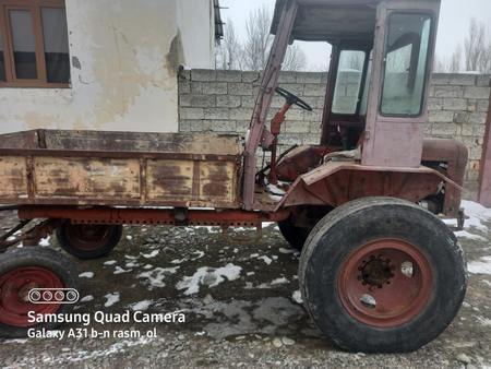 16 teraktor     sotiladi
