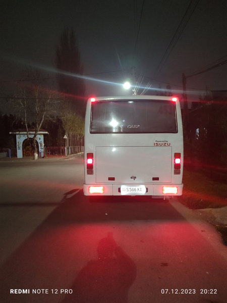 ISUZU автобус сотилади