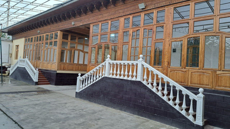 Hovli Tashmi postidan kirganda