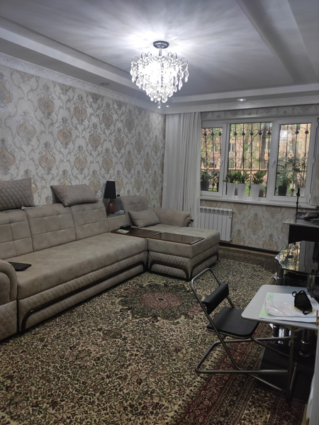 Продаётся квартира срочно чиланзарский район 24 КВ дом 5 этажный 1 эта