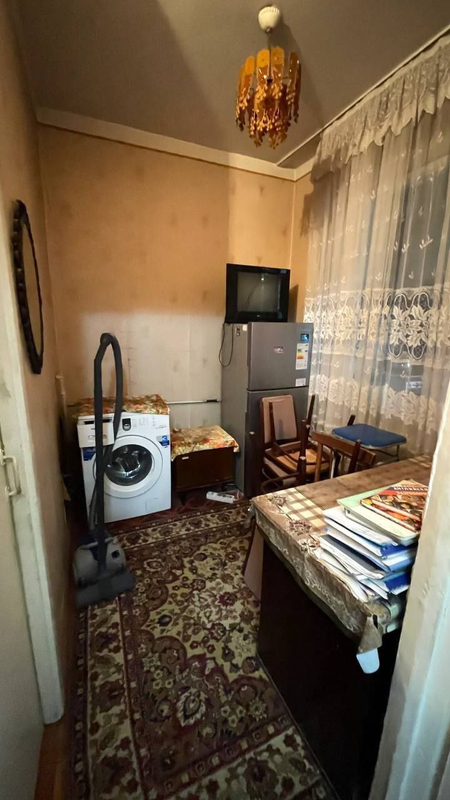 Срочно Продаётся 3 комнатная квартира балкон  1.5х6 Юнусабад-11 кварта