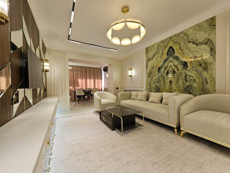 4-к. квартира, 100 м², 3/4 эт.