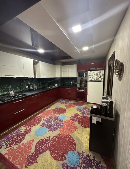 Центр Спец План 4х комнатная 1этад 130м2 Метро Цум