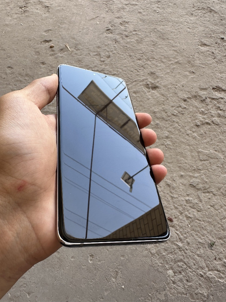 Samsung A82 5G white. Holati yaxshi .