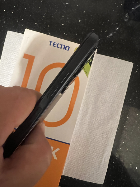 Продается телефон Techno Spark 10