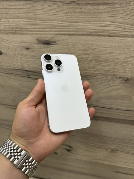 iPhone XR 15 Pro Korpusda