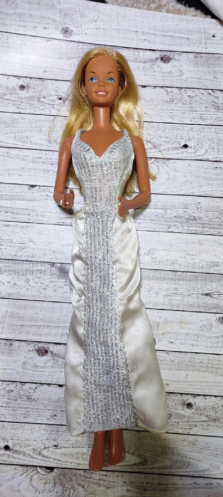 Vintage Barbie super size 1976