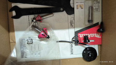 Кромочный фрезер MAKITA RT0700C