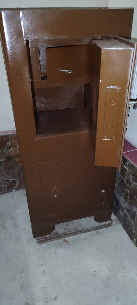 Сейф. Срочно продам