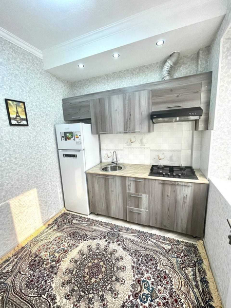 2х комнатная квартира на 2 этаже 48кв/м, в Самарканде